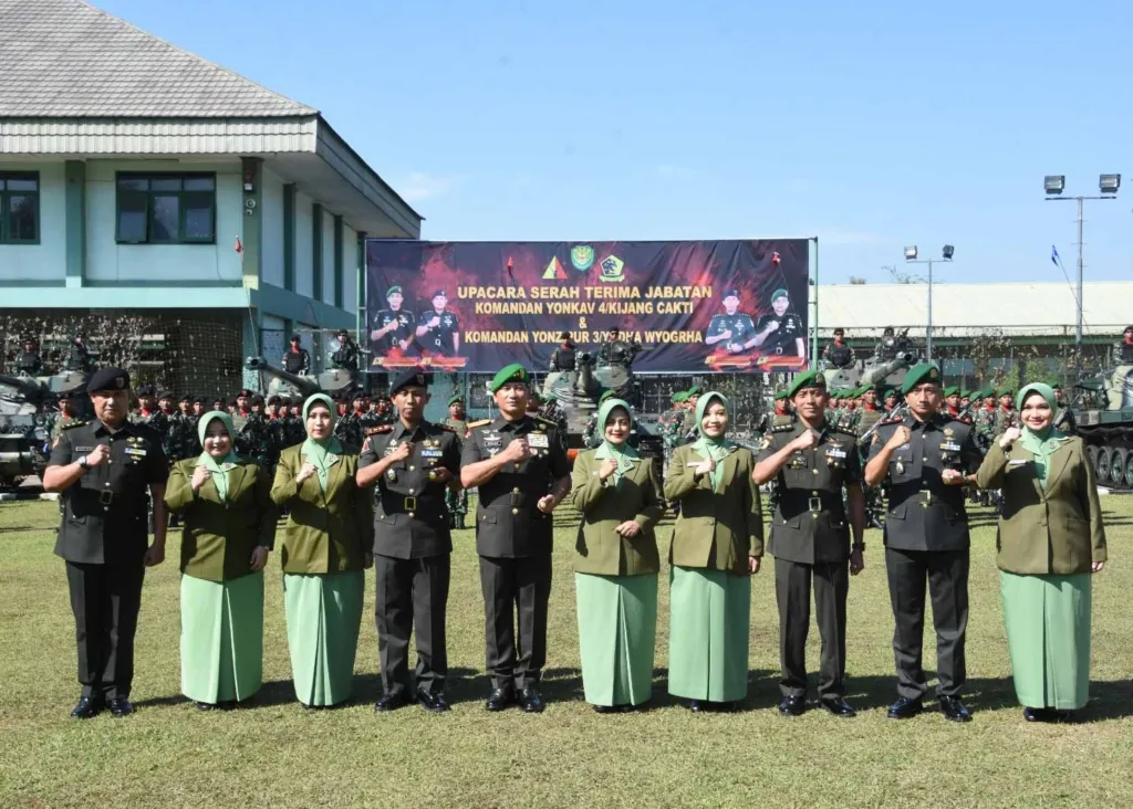 Pangdam III/Siliwangi Lantik Komandan Baru Yonkav 4/KC dan Yonzipur 3 ...